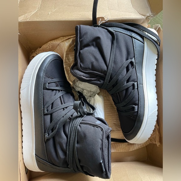 Native | Shoes | Native Brand Snow Sneakers Chamonix New 9 Black Boots ...